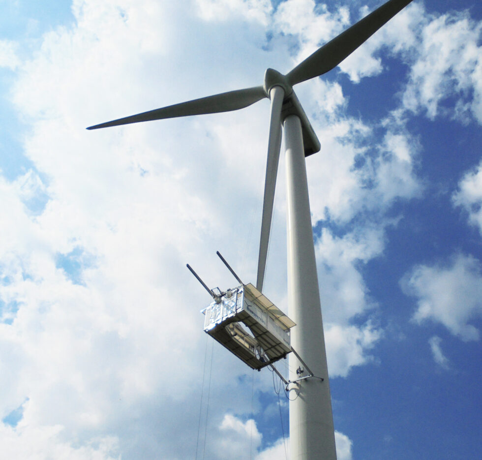 Windmill blade repairs at height | Ouros